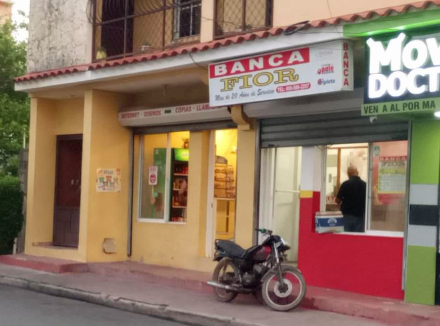 Dos delincuentes armados asaltan banca de lotería en Barrio Invi de ...
