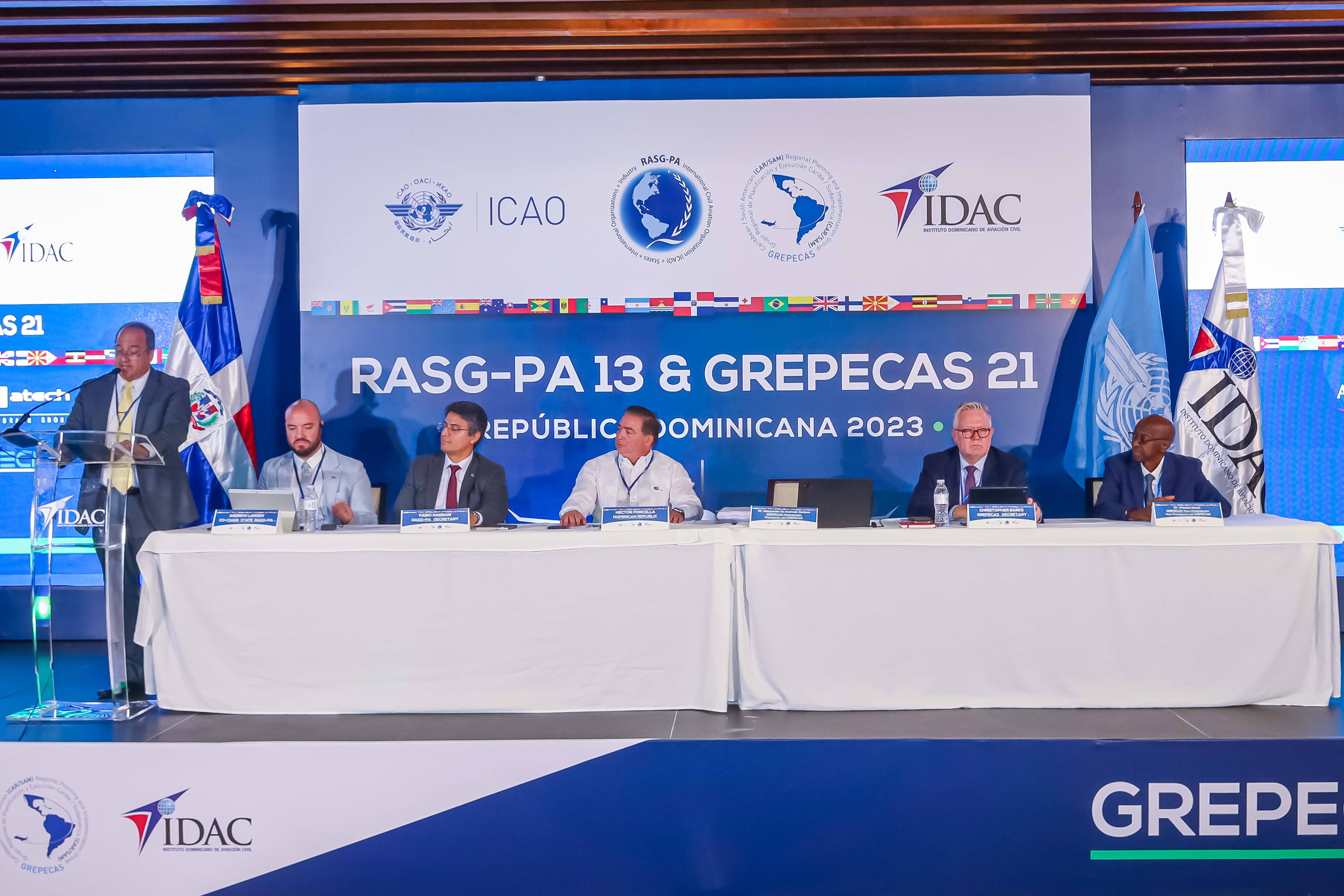 Líderes de aviación civil definen pautas para mejorar navegación aérea ...