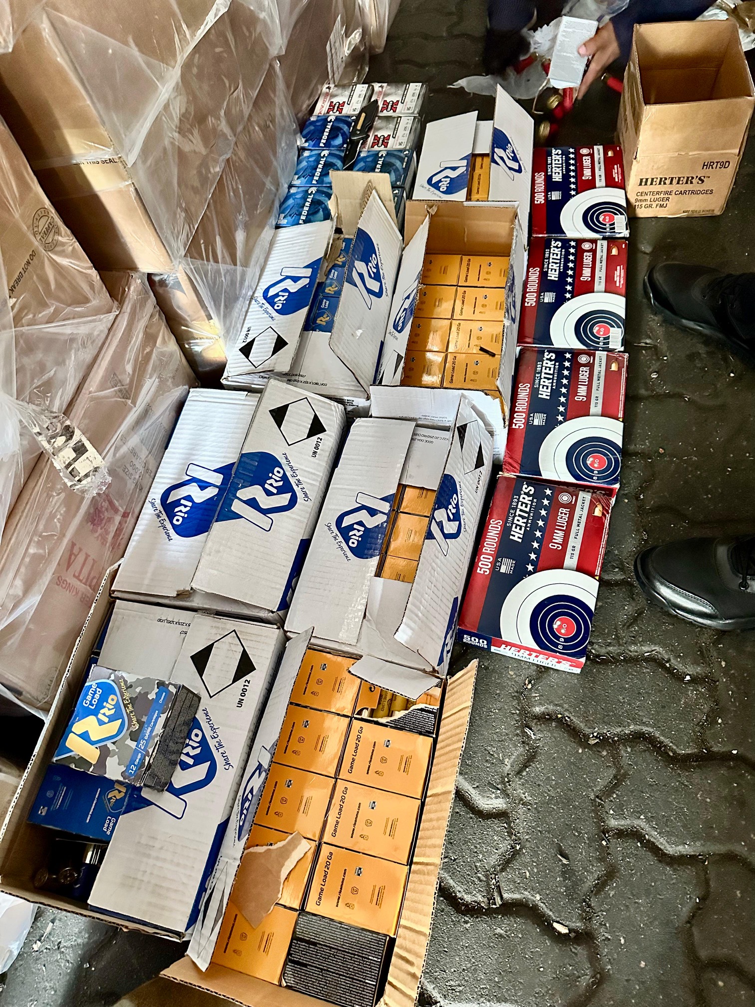 Aduanas detecta millones de cigarrillos y municiones en contrabando - Puerto Plata Digital