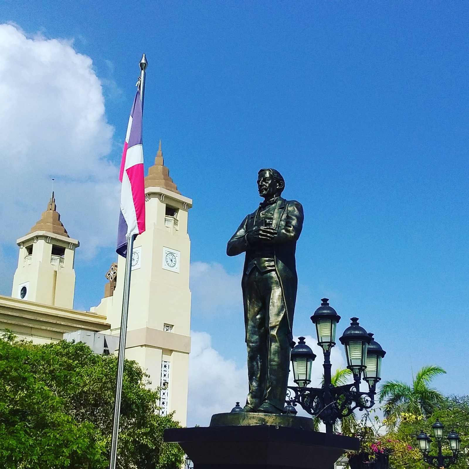 Develizarán tarja en honor a Juan Pablo Duarte en Plaza Independencia ...