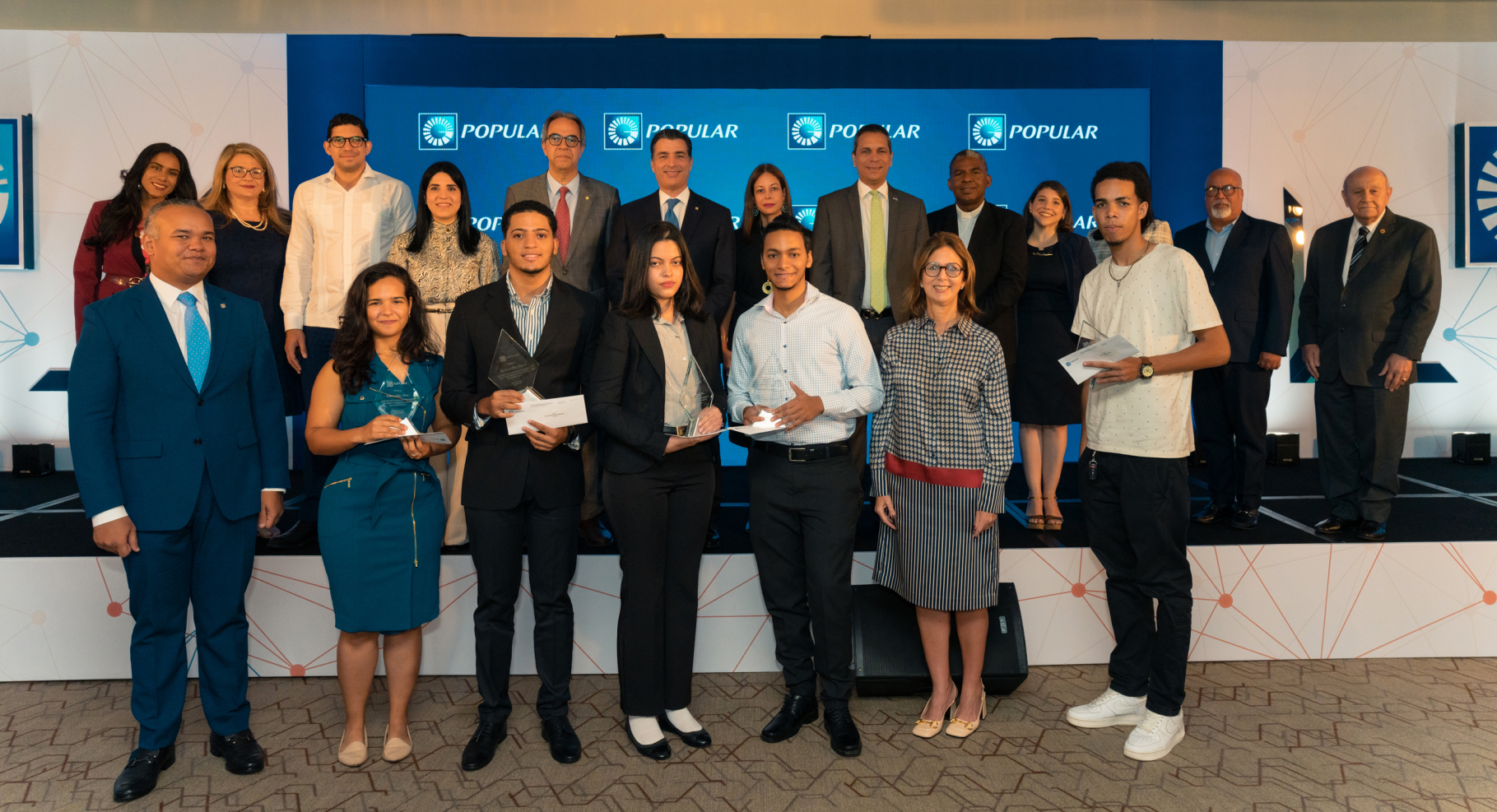 Banco Popular otorga becas de Excelencia Popular a jóvenes meritorios ...